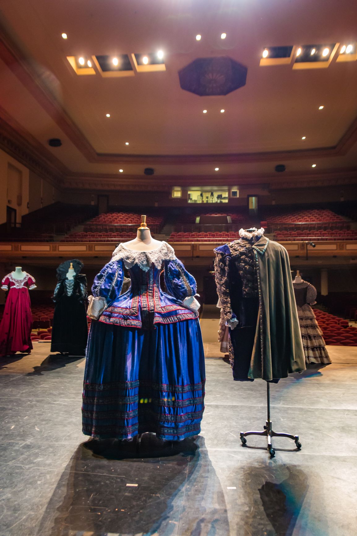 Teatro UPR presenta exhibición virtual de vestuario teatral - WIPR