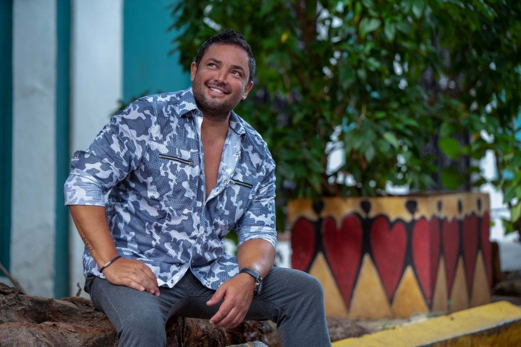 Manny Manuel abre una nueva función de su espectáculo "VIVA LA VIDA" - WIPR