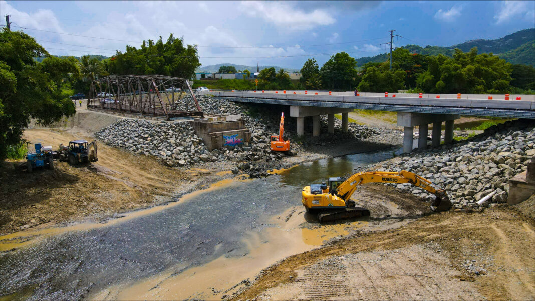 Gobernador inaugura nuevo puente sobre el Río Blanco en Naguabo - WIPR