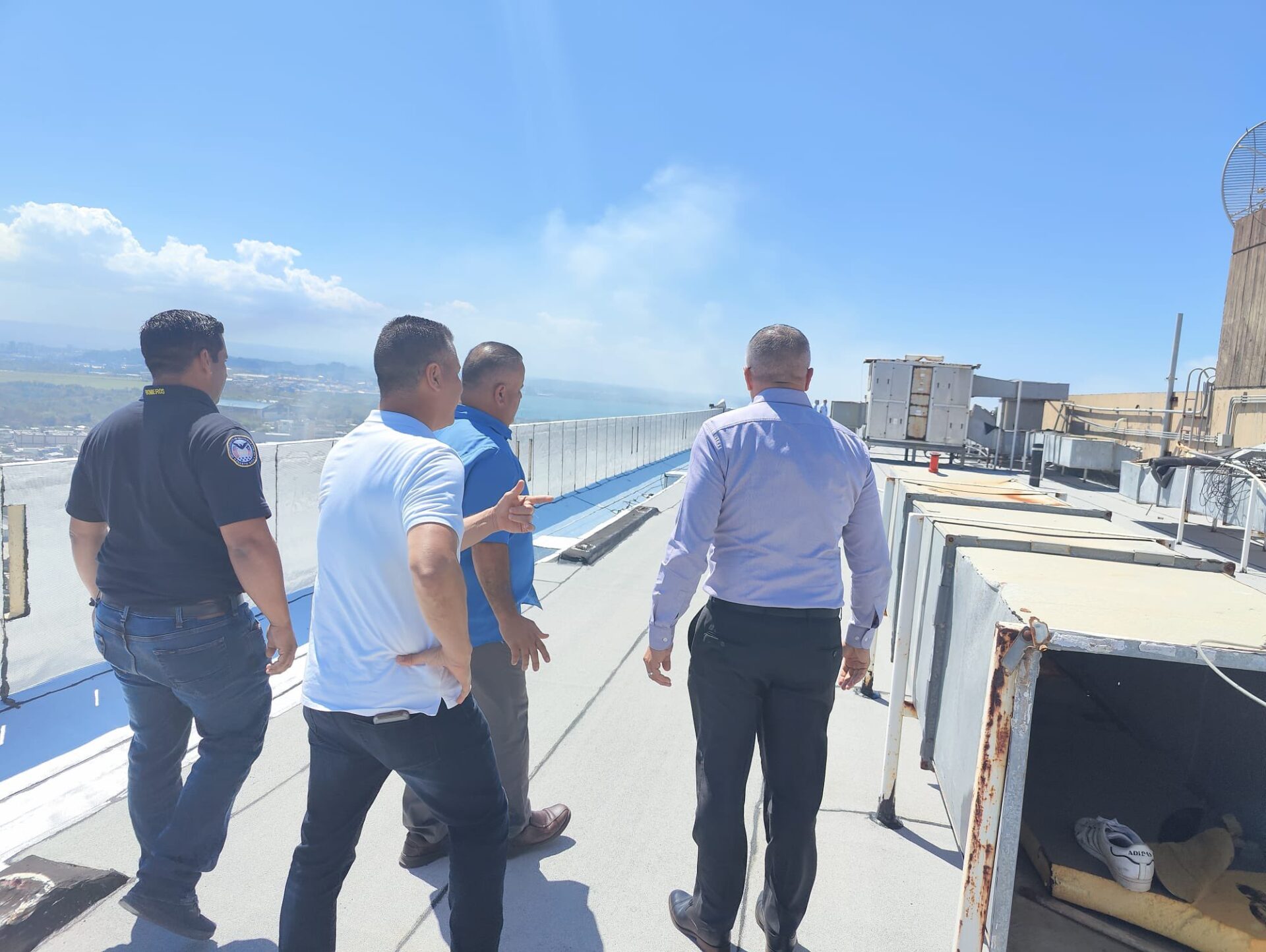 Extinguen fuego en Centro Gubernamental de Minillas en Santurce - WIPR