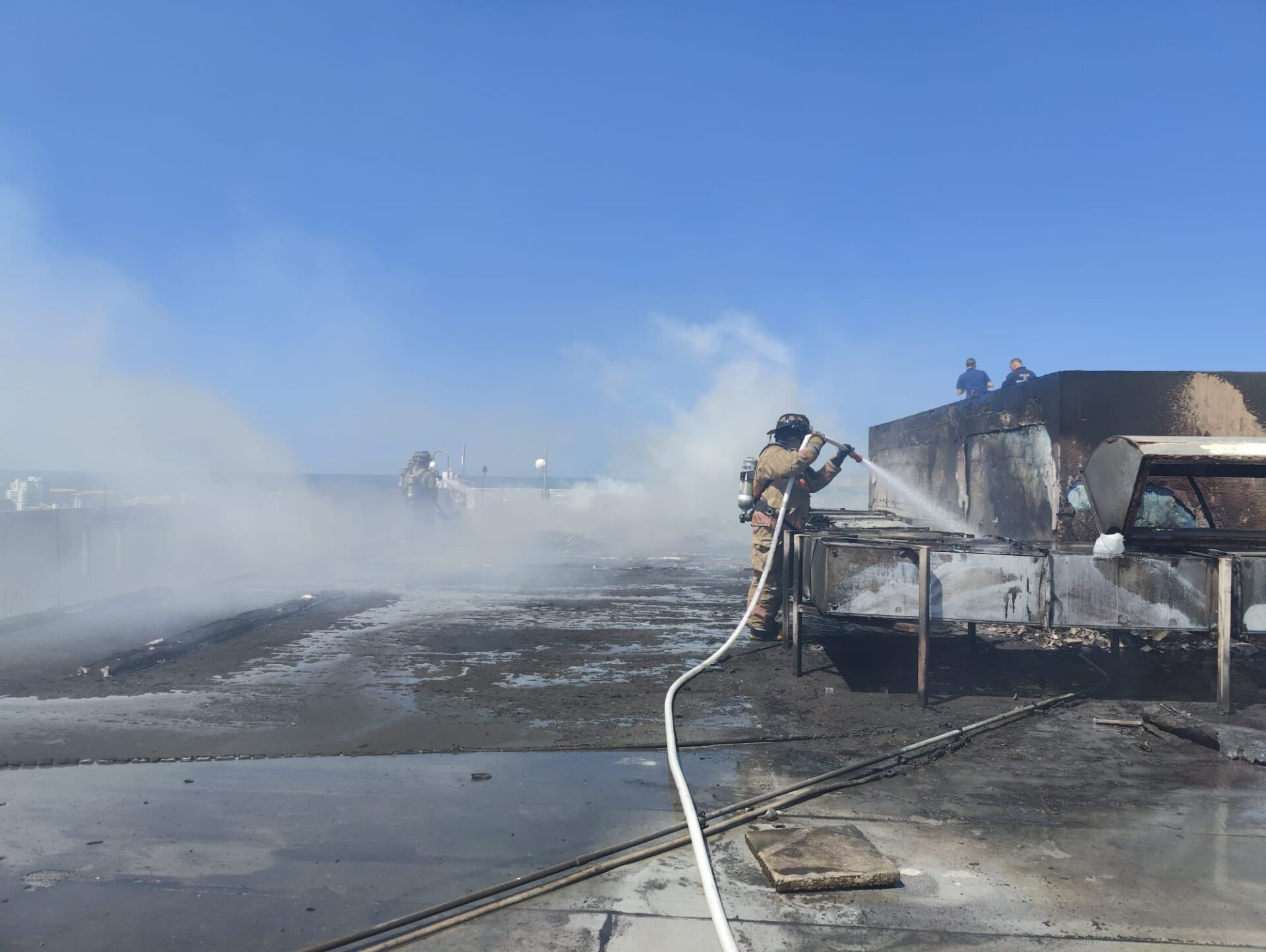 Extinguen fuego en Centro Gubernamental de Minillas en Santurce - WIPR