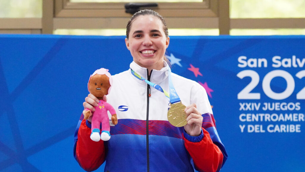Stephanie Piñeiro llega a la gloria del boxeo centroamericano y del ...