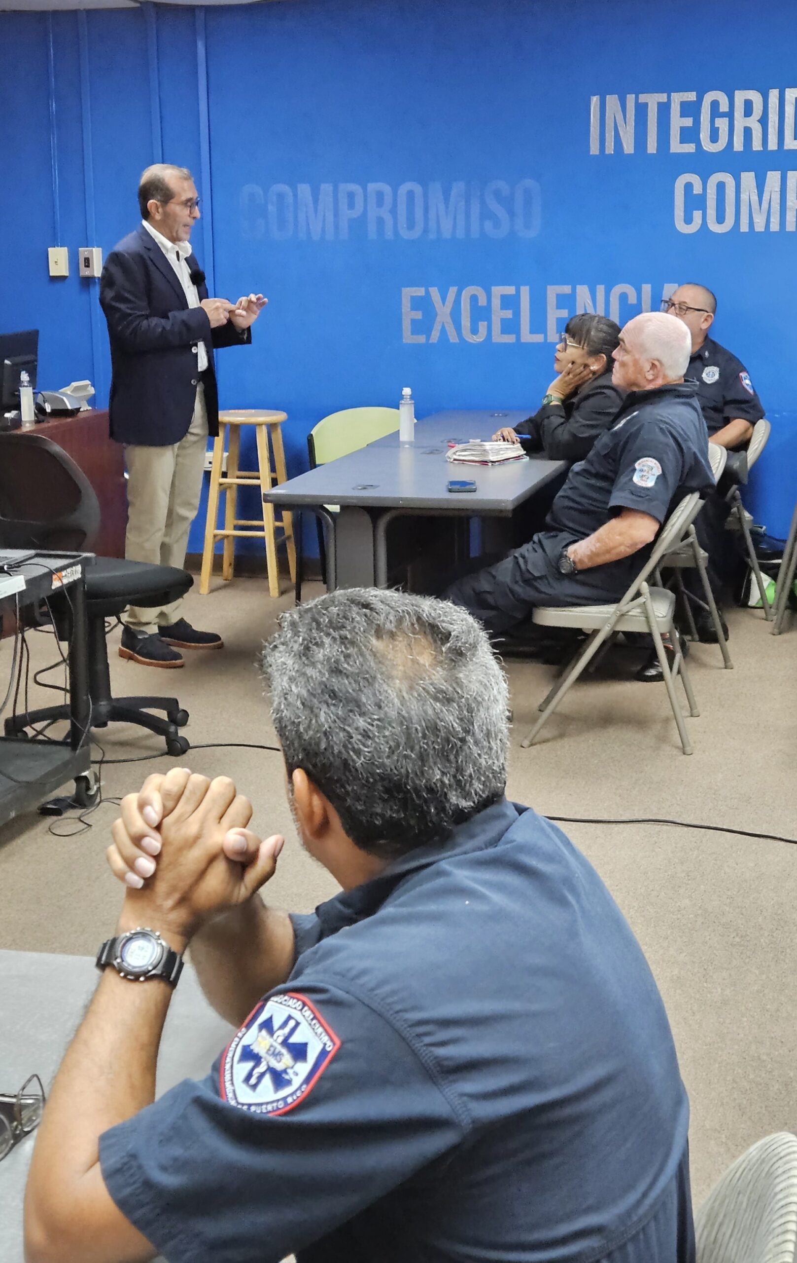 Paramédicos de Emergencias Médicas aprenden sobre cómo atender ...