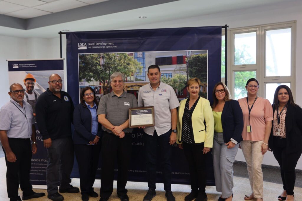 USDA Rural Development entrega incentivos a comerciantes en Camuy - WIPR