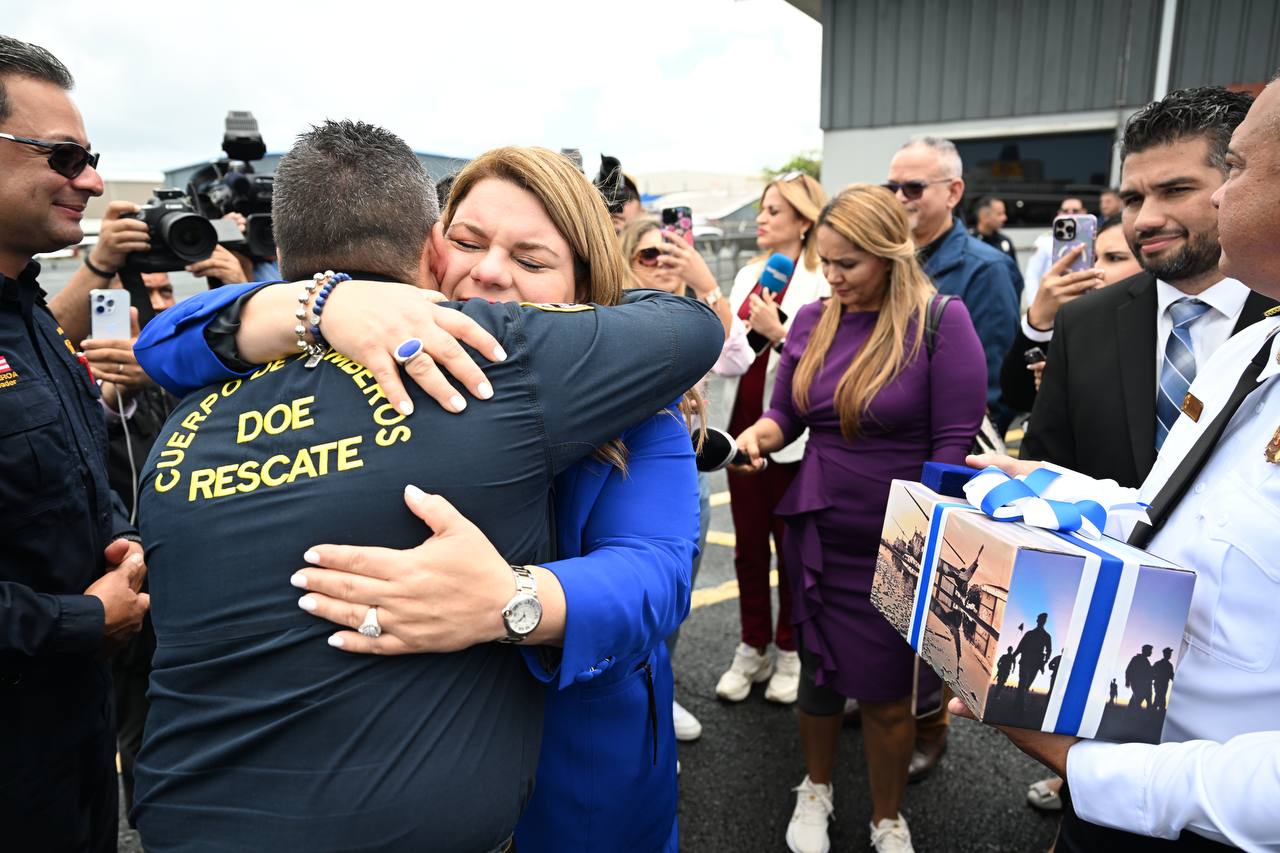 "Ustedes son los héroes": Llegan a Puerto Rico bomberos destacados en ...