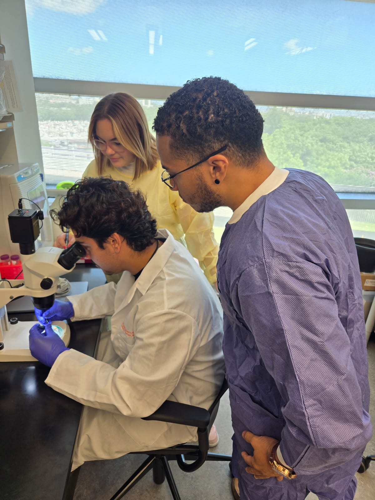 Ciencia sin fronteras: Estudiantes investigadores del Centro Molecular ...